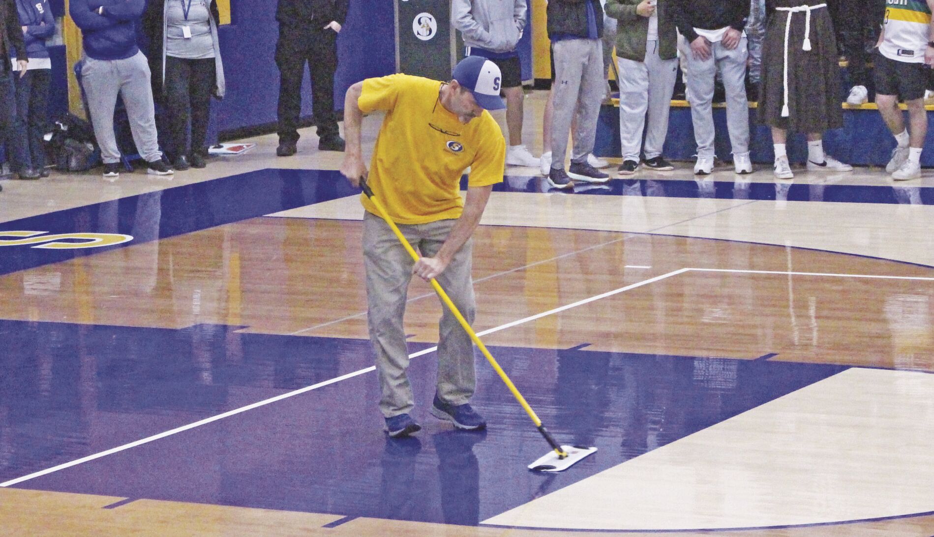 Serra hoops fixture Dave Villaroman hanging up his mop | Local ...