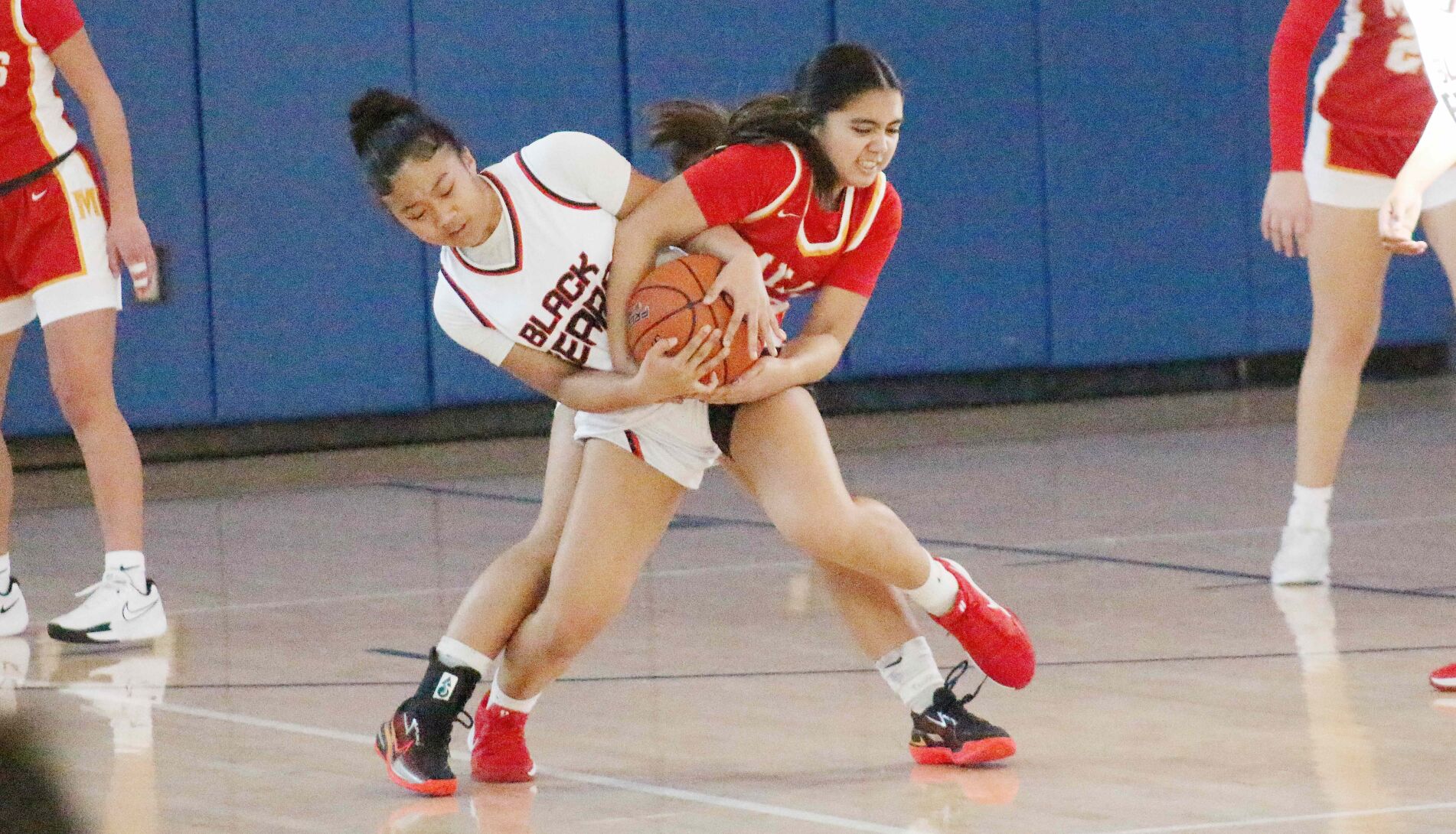 Mills battles past Summit Shasta | Local | smdailyjournal.com