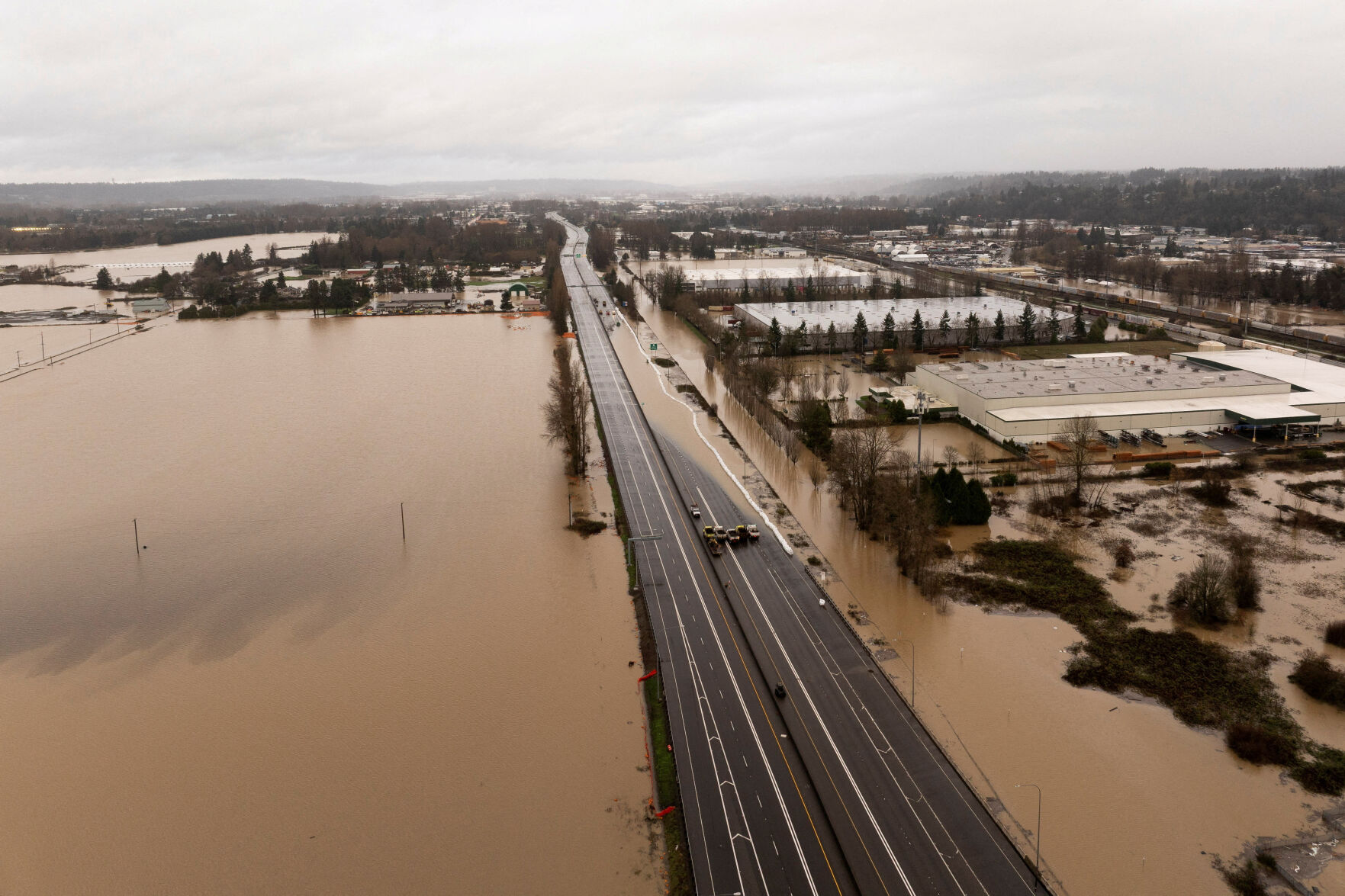 Evacuations ordered in 3 south Seattle suburbs after levee fails after ...