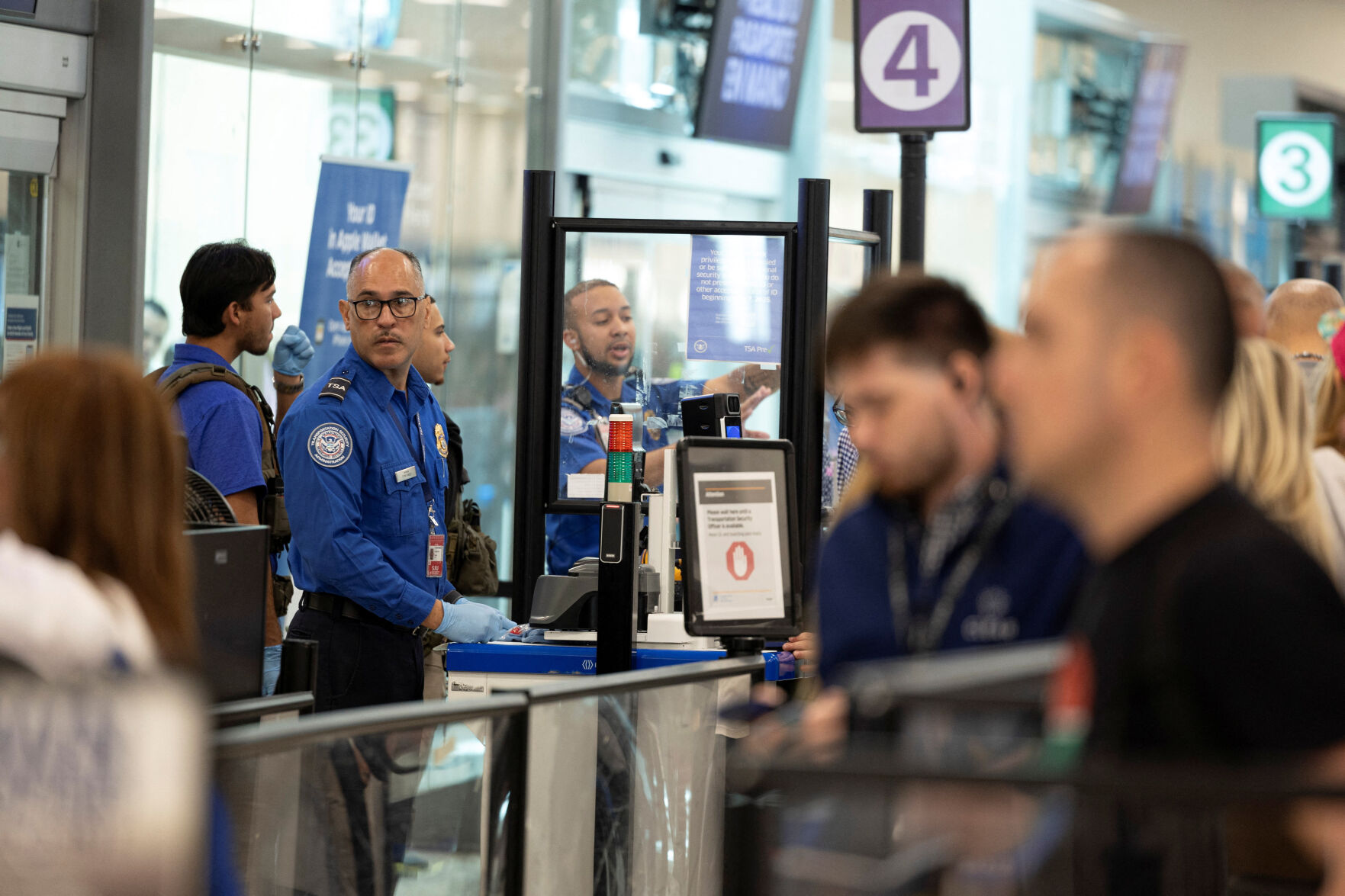 White House says funds to pay TSA and other Homeland Security workers ...