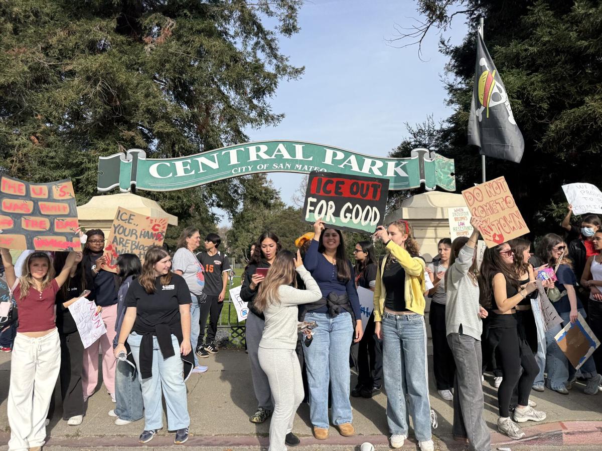 Students protest ICE in San Mateo | Local News | smdailyjournal.com