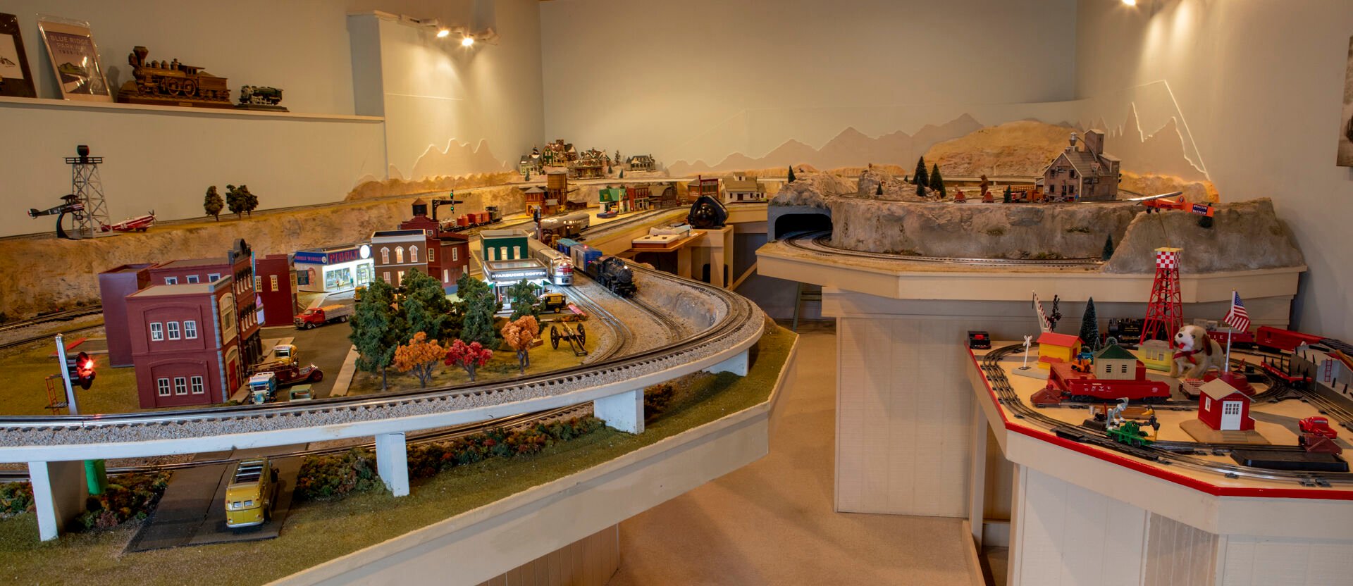 Train set layout store