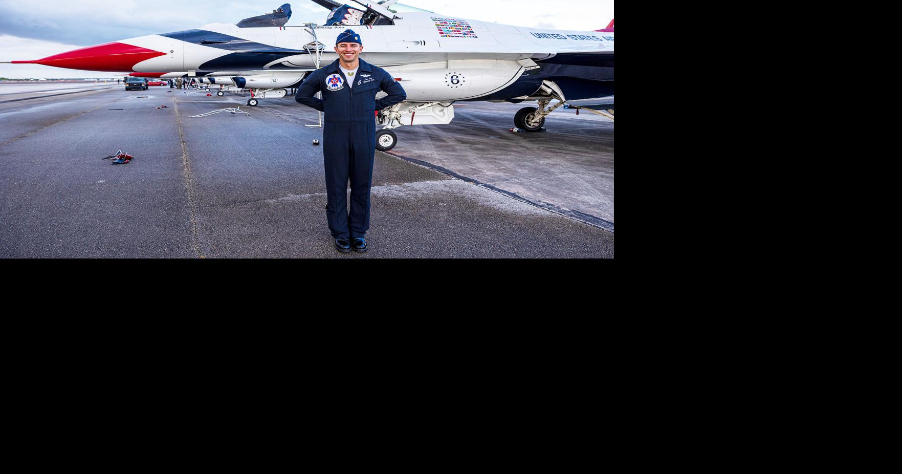 US Air Force Thunderbirds arrive at Homestead Air Reserve Base to ...