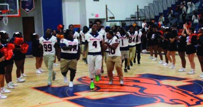 Homestead High Rallies Behind Football Team Despite Early Challenges ...
