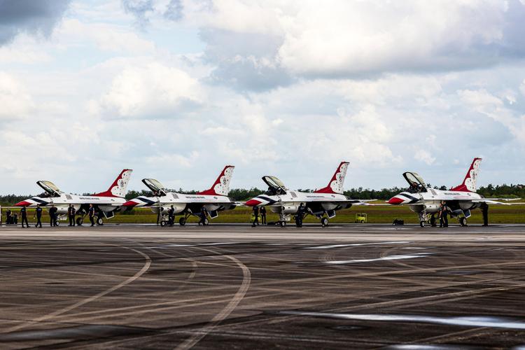 US Air Force Thunderbirds arrive at Homestead Air Reserve Base to ...