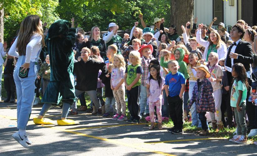 FHS homecoming royalty tours district | News | southernminn.com