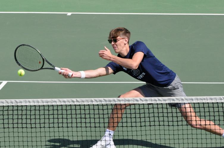 Dixon and Gilbertson qualify for state with 2nd-place finish in Section ...