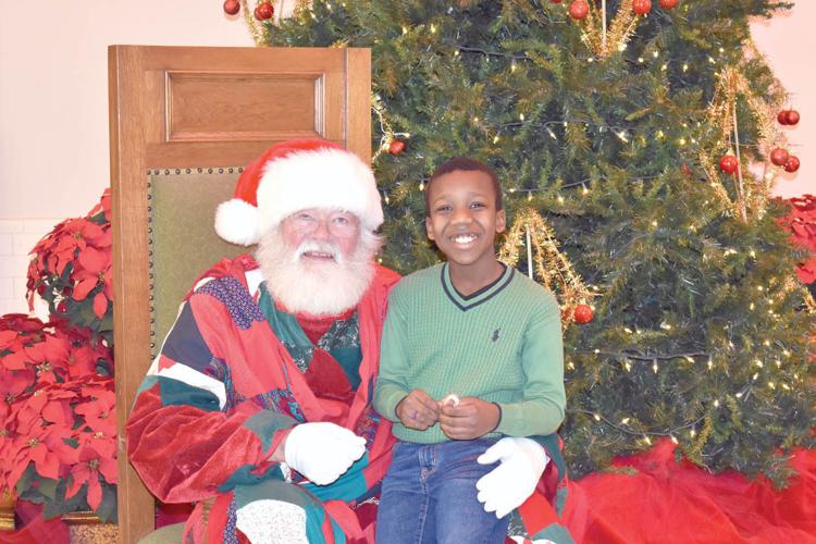 Santa brings magic to the city | Local | southernminn.com