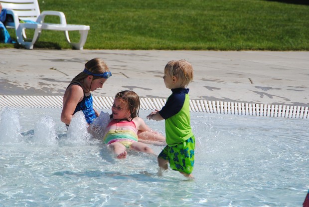 Northfield pool teems as temperatures climb | Local | southernminn.com