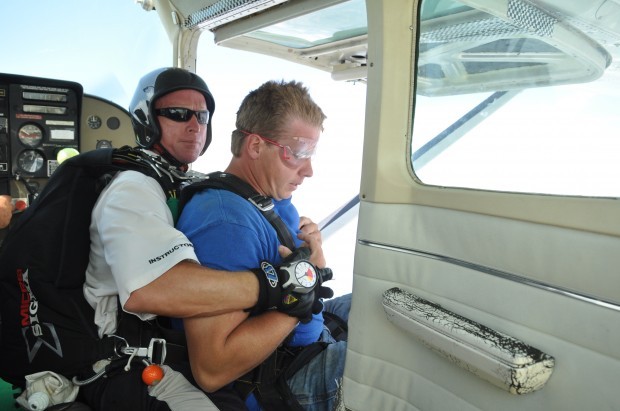 Thrill-seekers get adrenaline rush at Southern Minnesota Skydiving ...