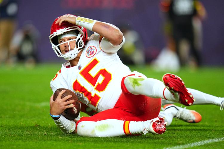 Pro Picks: Desperate Chiefs will beat the Colts to go back over .500 ...