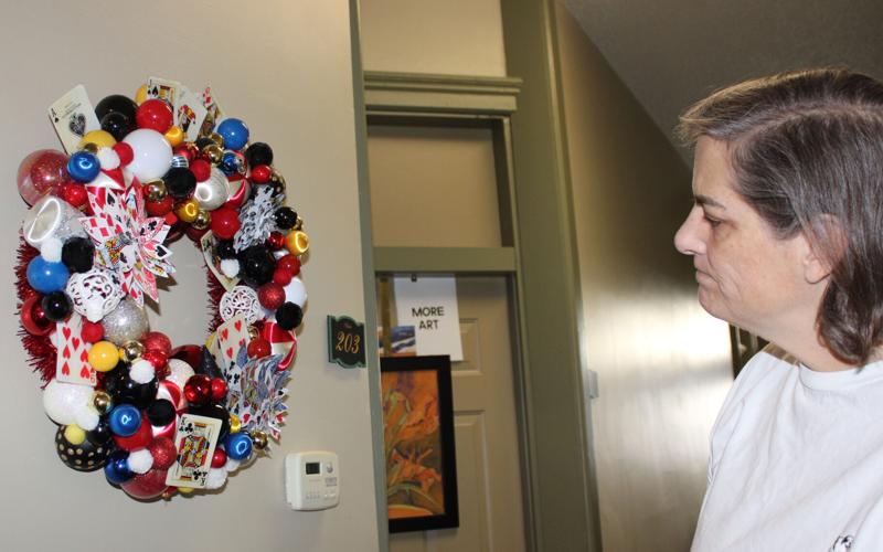 Closner's merry wreaths of winter add color, creativity, comedy | News ...