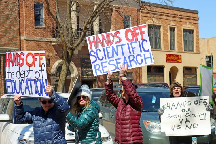 'Hands Off' protest draws 200+ in Owatonna, calls for end of Trump ...