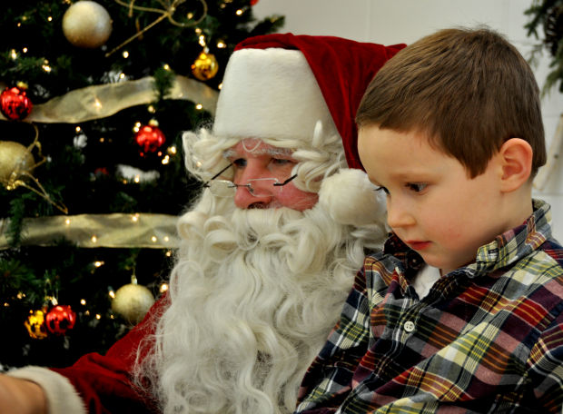 GALLERY: Santa Claus comes to St. Peter | News | southernminn.com