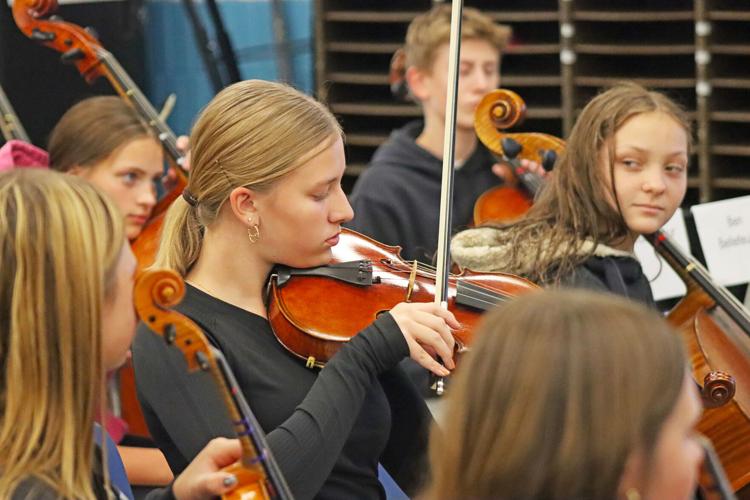 Owatonna orchestra students practice improvisation with professional ...