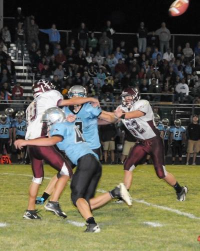 Tri-City United Titans repel Raiders 34-6 | Sports | southernminn.com