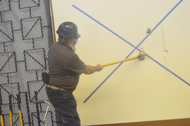 Shawn Kirby sworn in as Le Sueur mayor, replacing outgoing Gregory Hagg ...