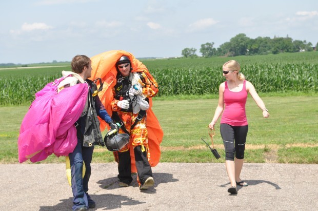 Thrill-seekers get adrenaline rush at Southern Minnesota Skydiving ...