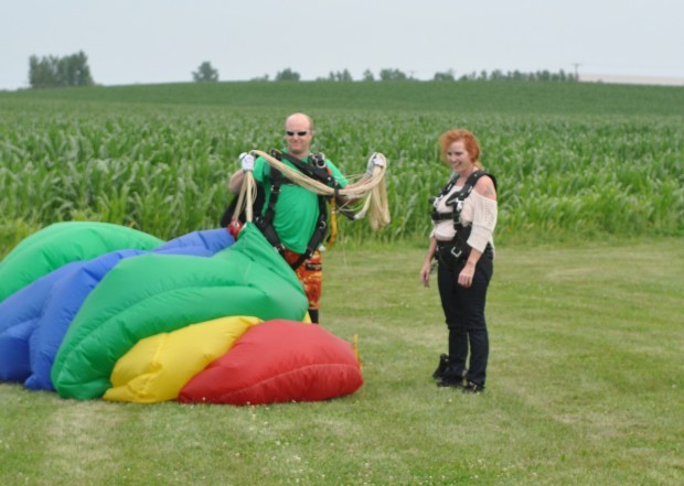 Thrill-seekers get adrenaline rush at Southern Minnesota Skydiving ...