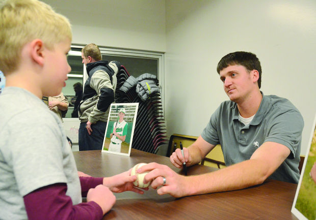 Faribault's Jake Petricka reflects on first big-league season, hopes to ...