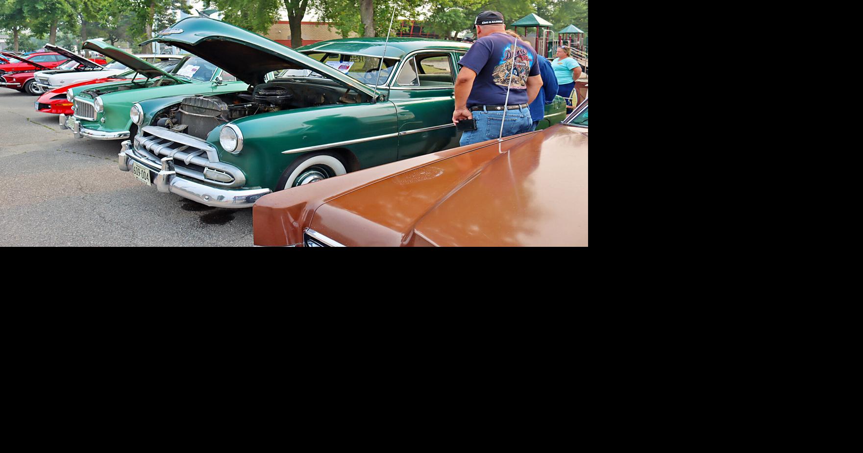 Gus' Station shows off vintage cars | News | southernminn.com