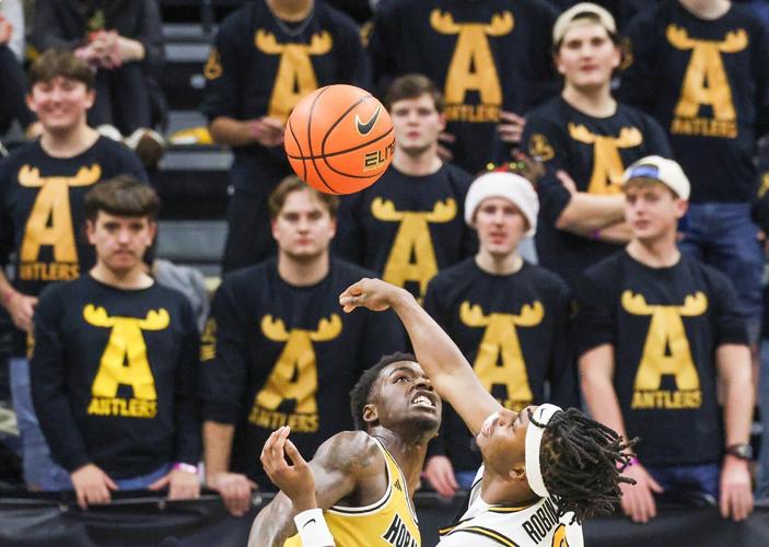 Robinson scores season-best 19 points, Porter goes from starting to sitting | Sports ...