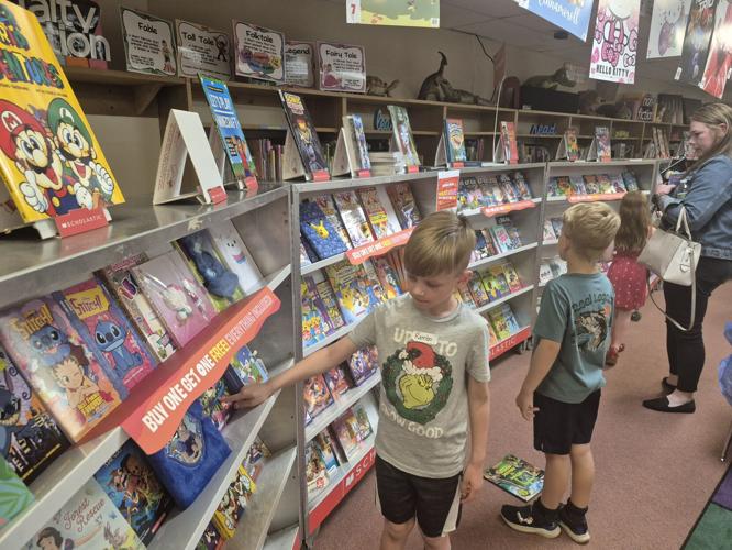PHOTOS: Hundreds attend Family Literacy Night at Hartley Elementary ...