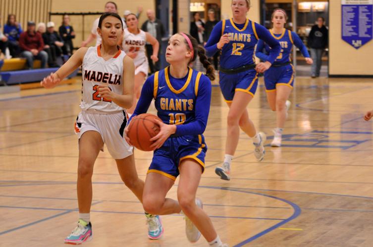 Giants improve to 3-0 with hard-fought victories over Madelia and MVL ...