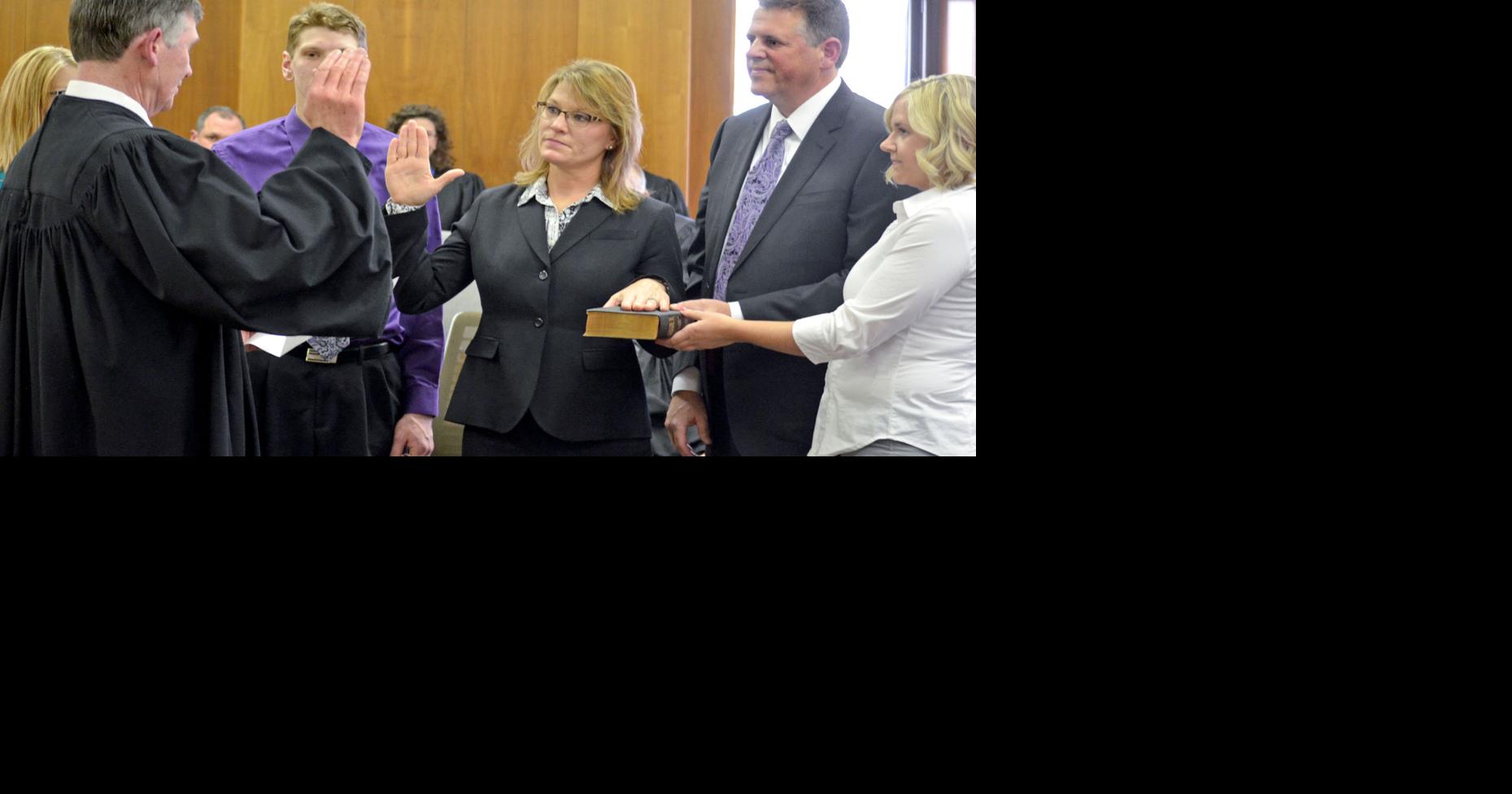 Hanks sworn in as Waseca County's newest judge | News | southernminn.com