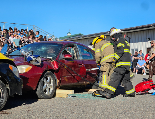 Le Sueur County mock crash simulates the consequences of distracted ...