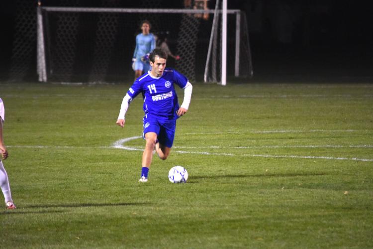 Huskies fall to undefeated Spartans in last game of regular season ...