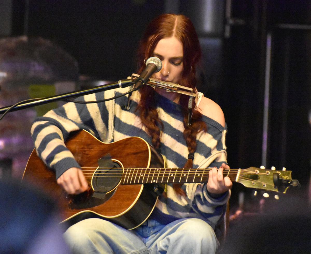 Anna Graves plays hometown set amid major tour, rising stardom | News ...