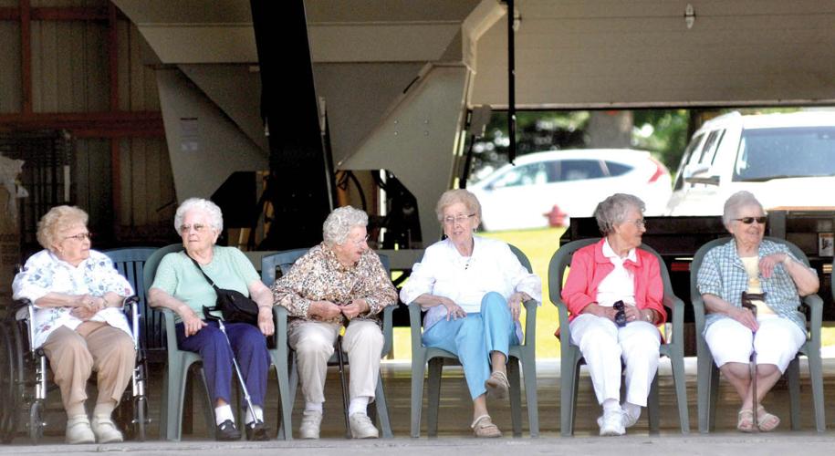 Residents celebrate at 2015 Ellendale Days parade | News | southernminn.com