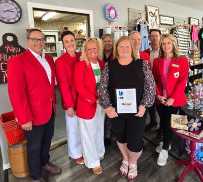 Waseca Area Chamber Ambassadors welcomes New Richland Craft Mall ...