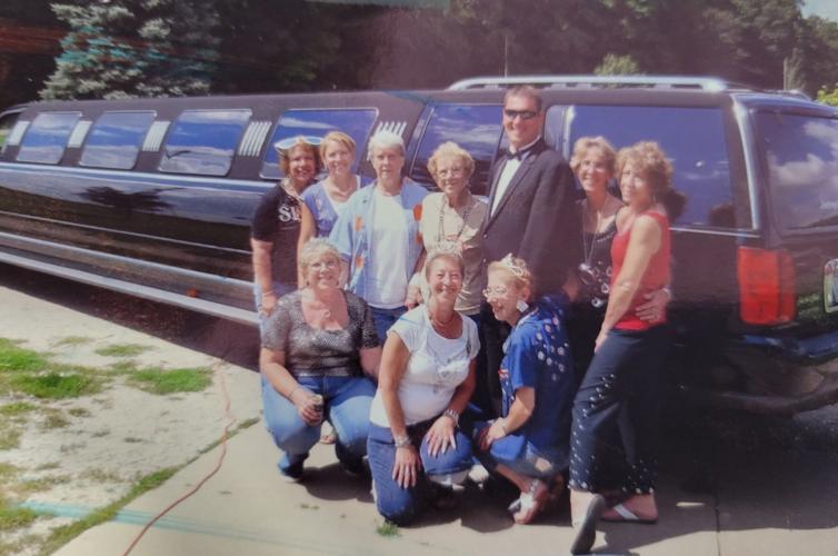 Le Center's Holicky sisters celebrate 45 years of family gatherings ...