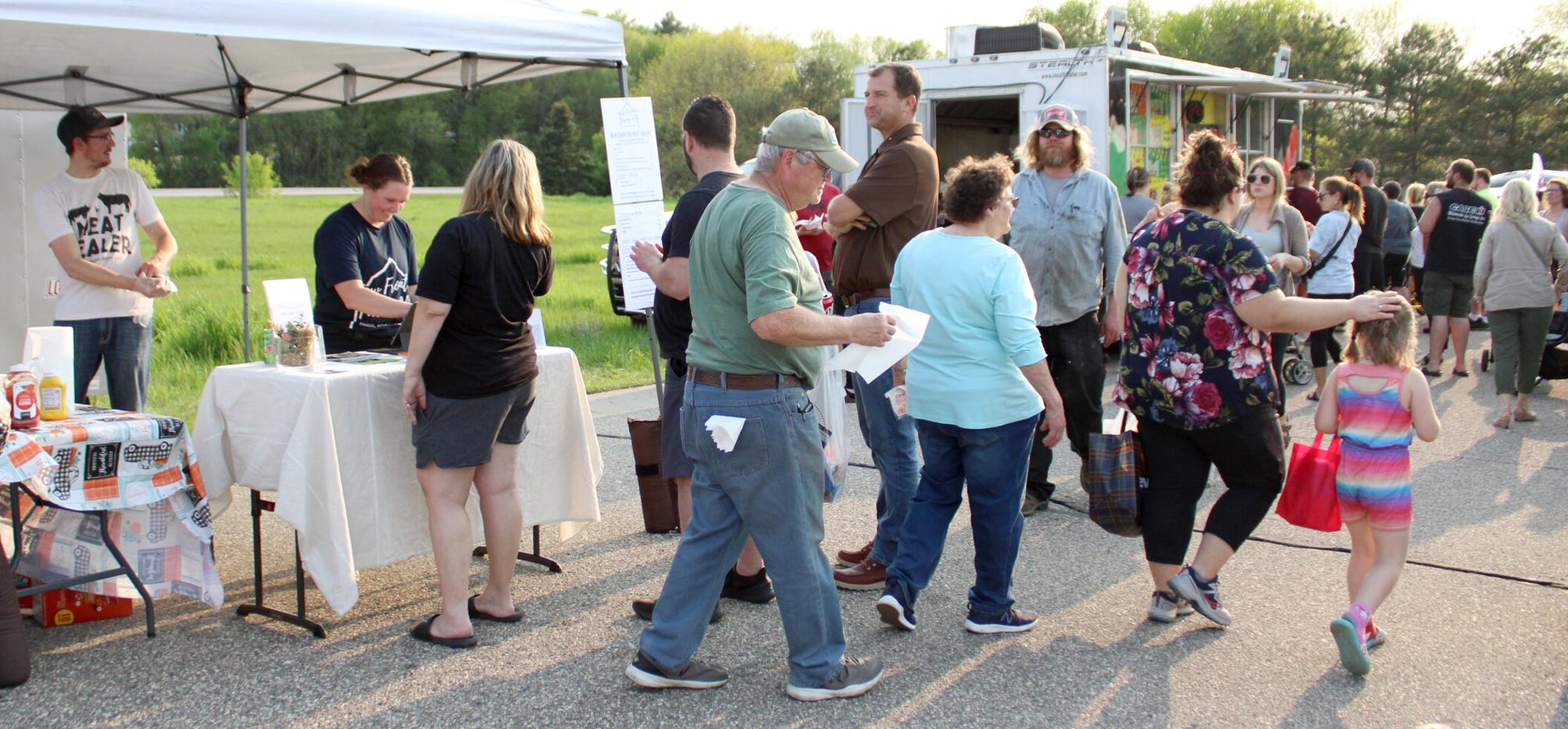 PHOTOS: Lonsdale Street Fair draws large crowd | News | southernminn.com
