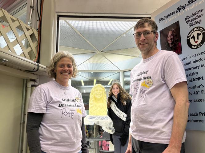 Alexis Hoefs receives butter sculpture as a Princess Kay of the Milky ...