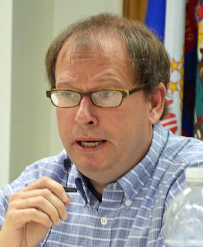 Several eye city council, mayor; County commissioners mostly ...