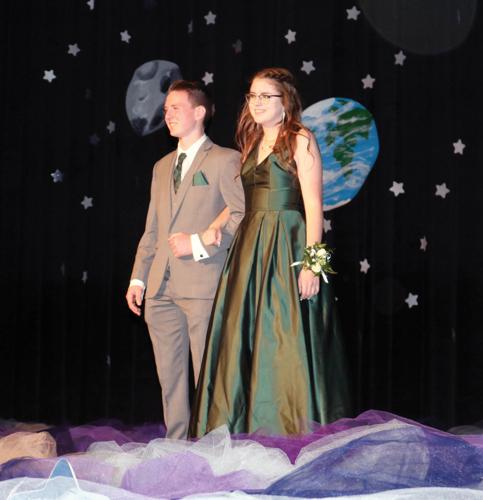 Blooming Prairie, Medford students dress to the nines for prom | News ...