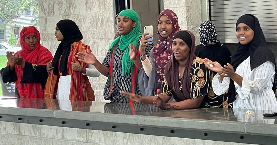 St. Peter Somali students shine in fashion show at Minnesota Square ...