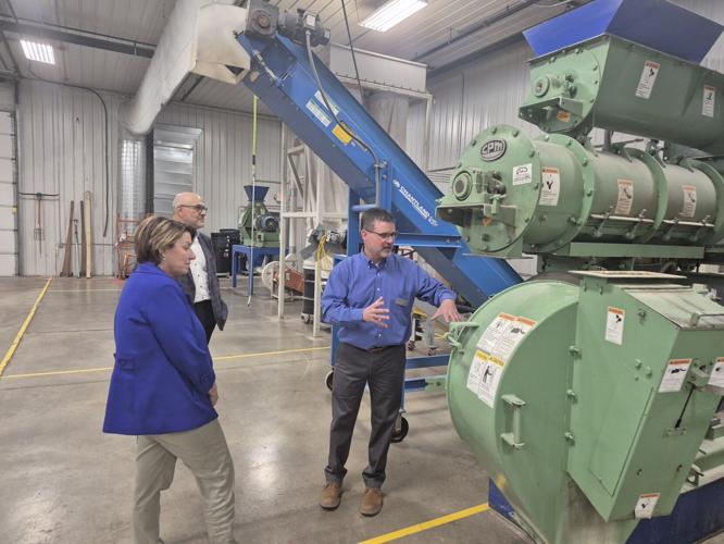 Klobuchar pays visit to Waseca's AURI Bioindustrial Innovation Center ...