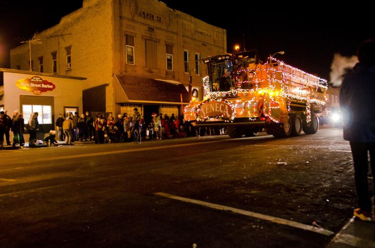 Montgomery shines bright at official kickoff to the holiday season ...