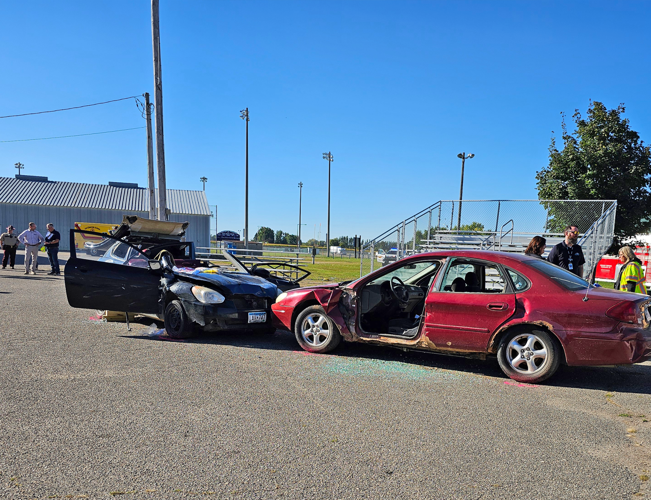 Le Sueur County mock crash simulates the consequences of distracted ...