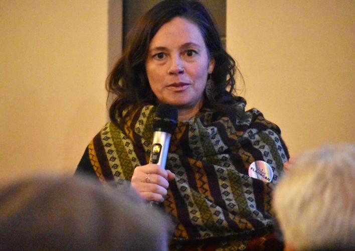 Flanagan distinguishes herself from Senate primary opponent Craig in ...