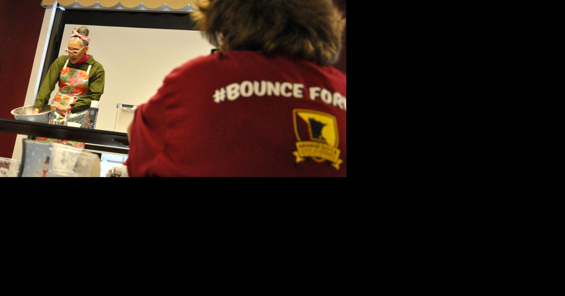 Celebrity chef surprises 'unsung heroes' of MSAD | News | southernminn.com