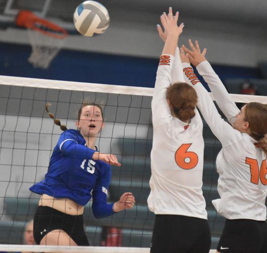 Huskies comeback attempt stopped short against Farmington | Sports ...