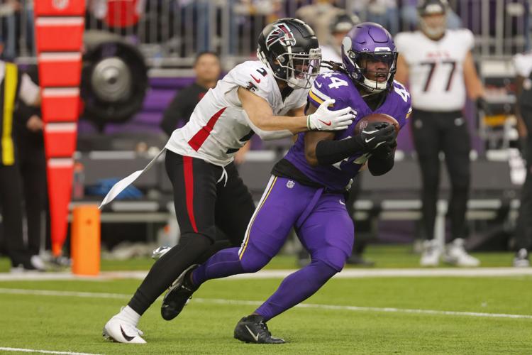 Darnold delivers for Vikings with career-high 347 yards and 5 TDs to beat Falcons, Cousins 42-21 ...