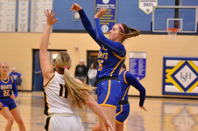 Giants fall to Sibley East in senior night showdown | Basketball ...