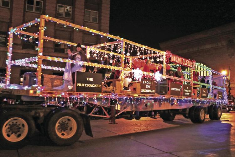 LIGHT UP THE NIGHT: Thousands fill up downtown for annual holiday ...