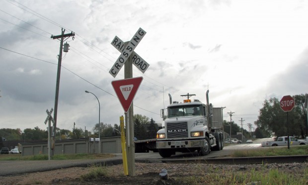New signals coming to Le Sueur County's most dangerous rail crossing ...